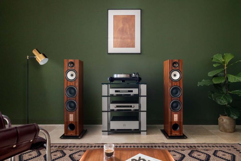 Triangle Golden Oak - Fidelity Magazine