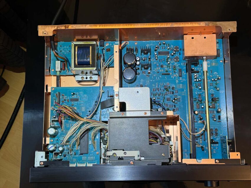 TEAC V-7010 Tape Deck - Fidelity Magazine